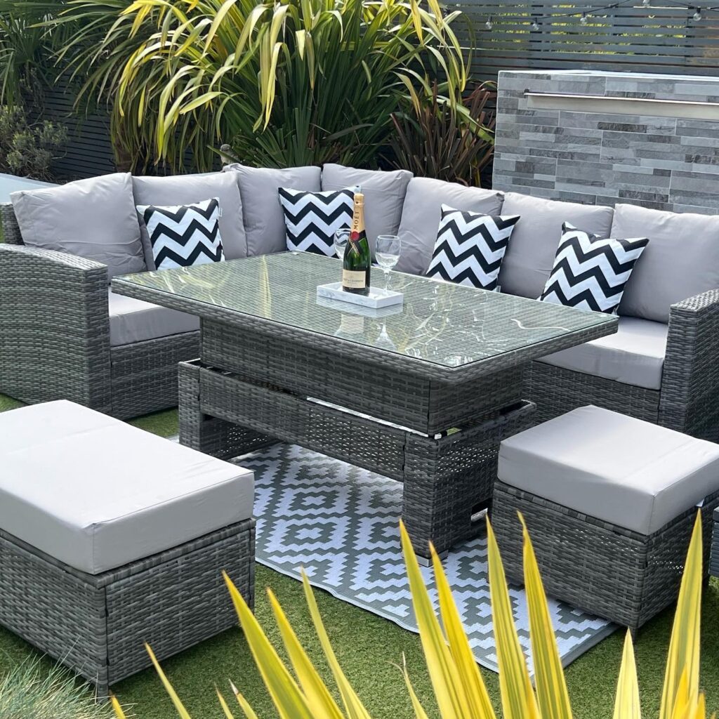 The Vienna Rising Table Set – Alfresco Comfort